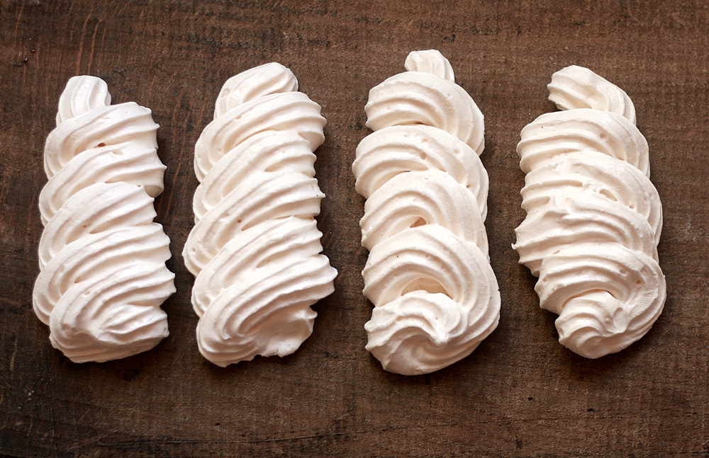 Shaping Meringues – Deja Food